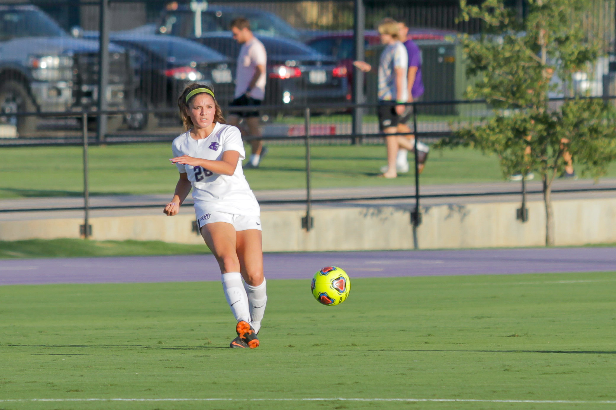 Soccer steals two road victories over weekend - The Optimist
