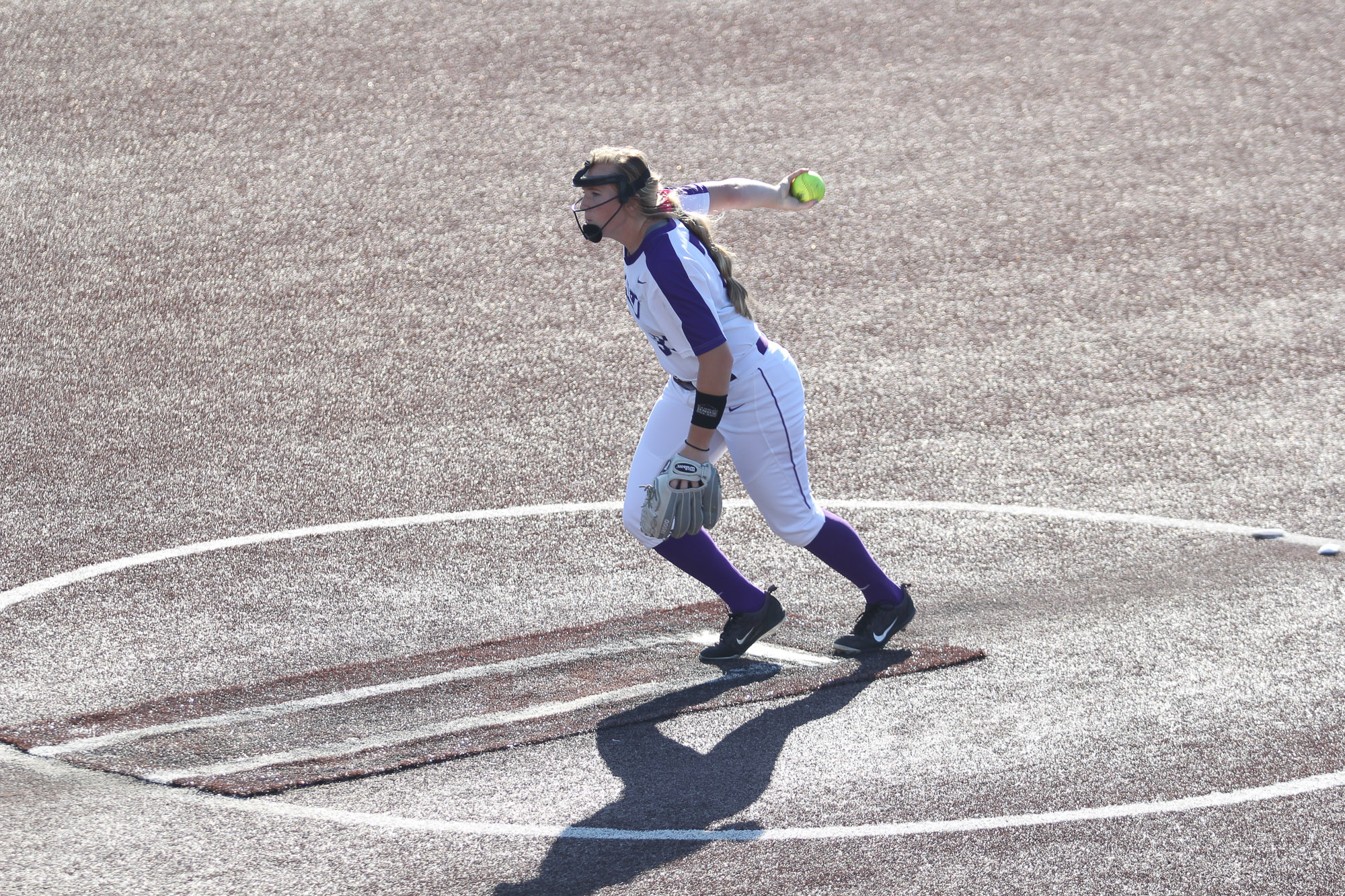 Gallery: Softball sails past Islanders in weekend series - Optimist