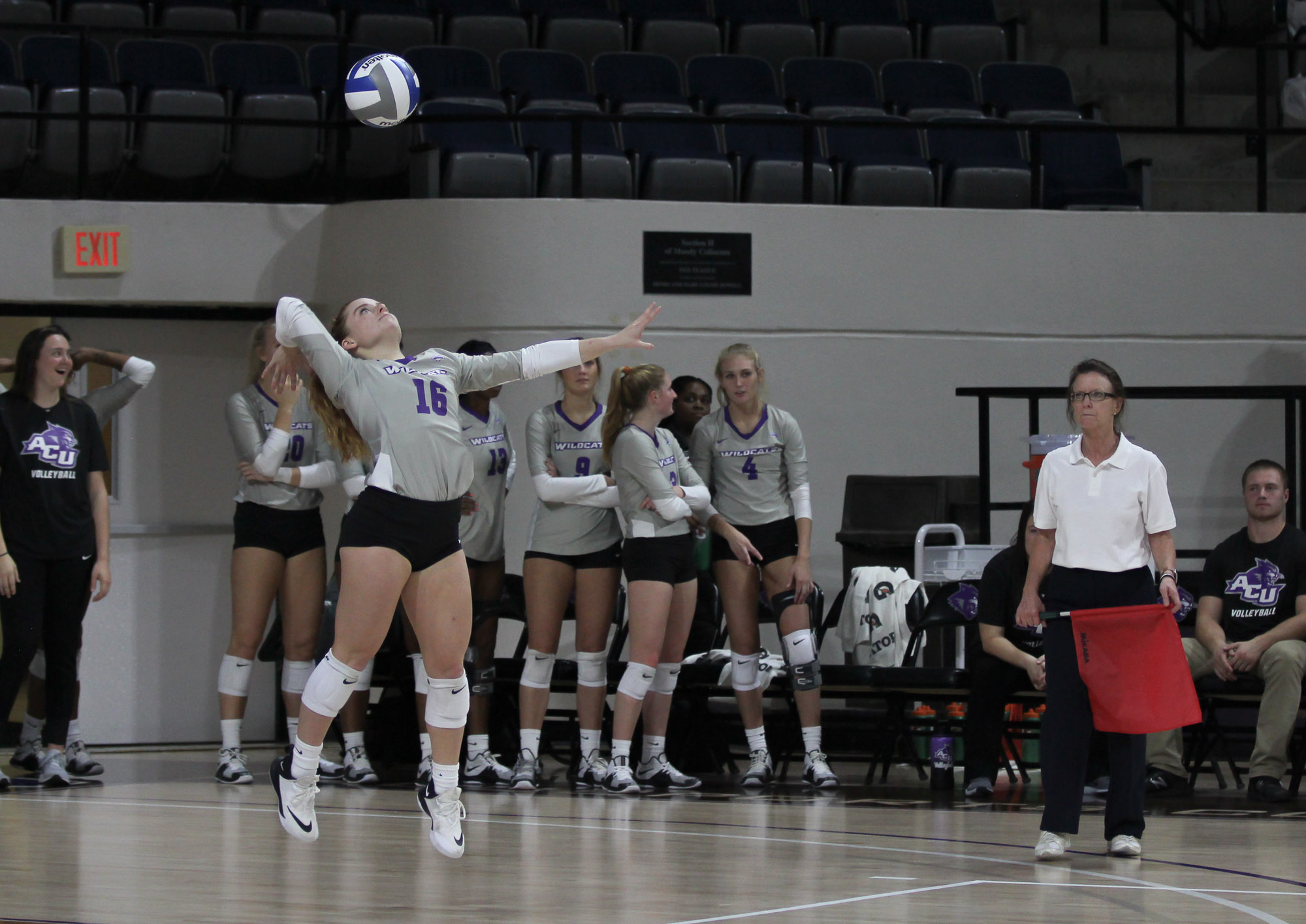 Volleyball falls to SLU, 1-3 - The Optimist