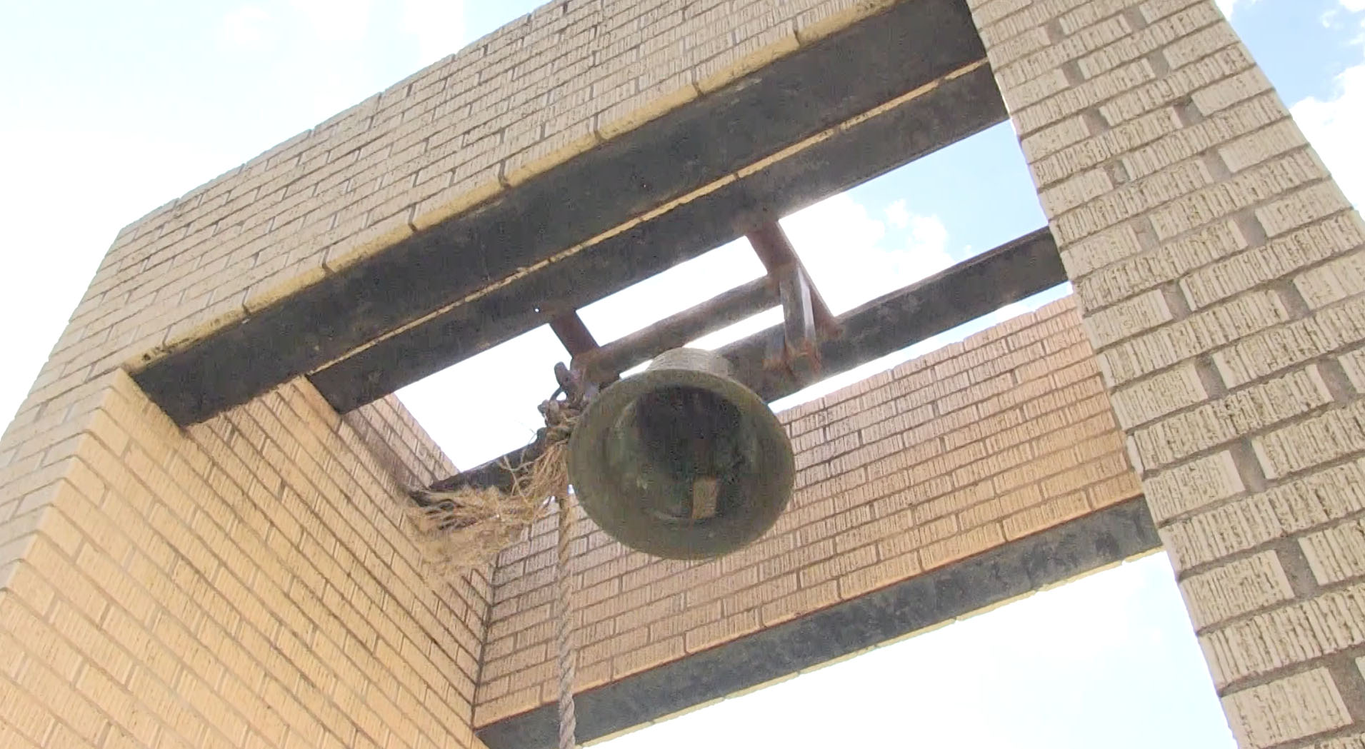 Students ring bell continuing Homecoming tradition - The Optimist