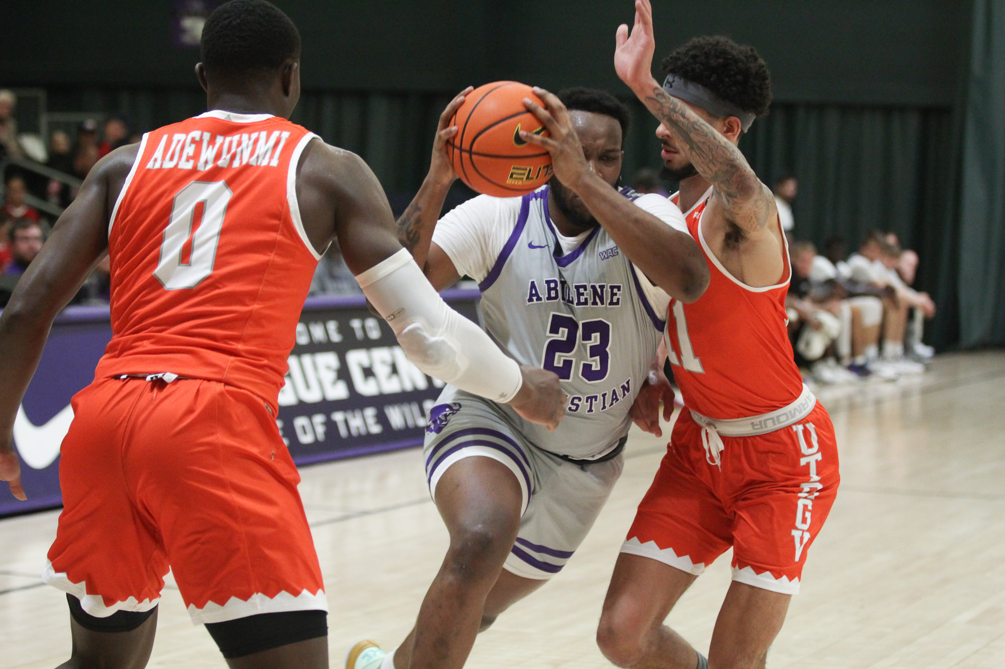 Gallery: Men's basketball crushes Vaqueros at home - The Optimist