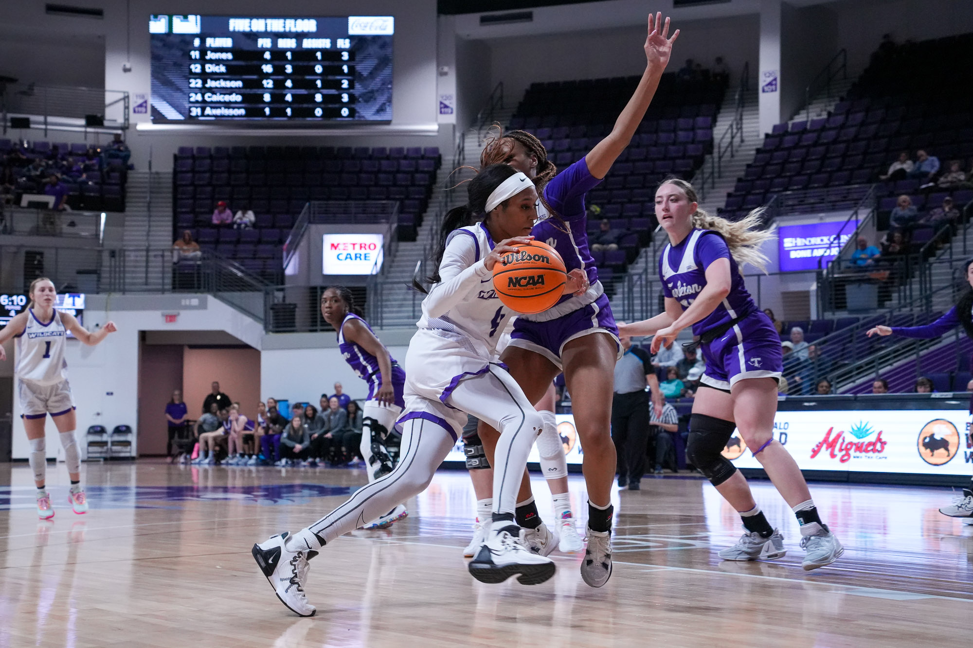 Wildcats upset top-ranked Thunderbirds in overtime battle - The Optimist