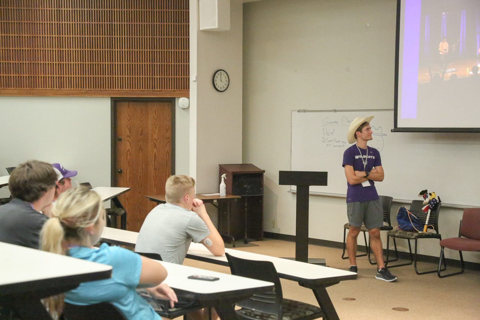 2023-08-24-3721-HXPx - Optimist