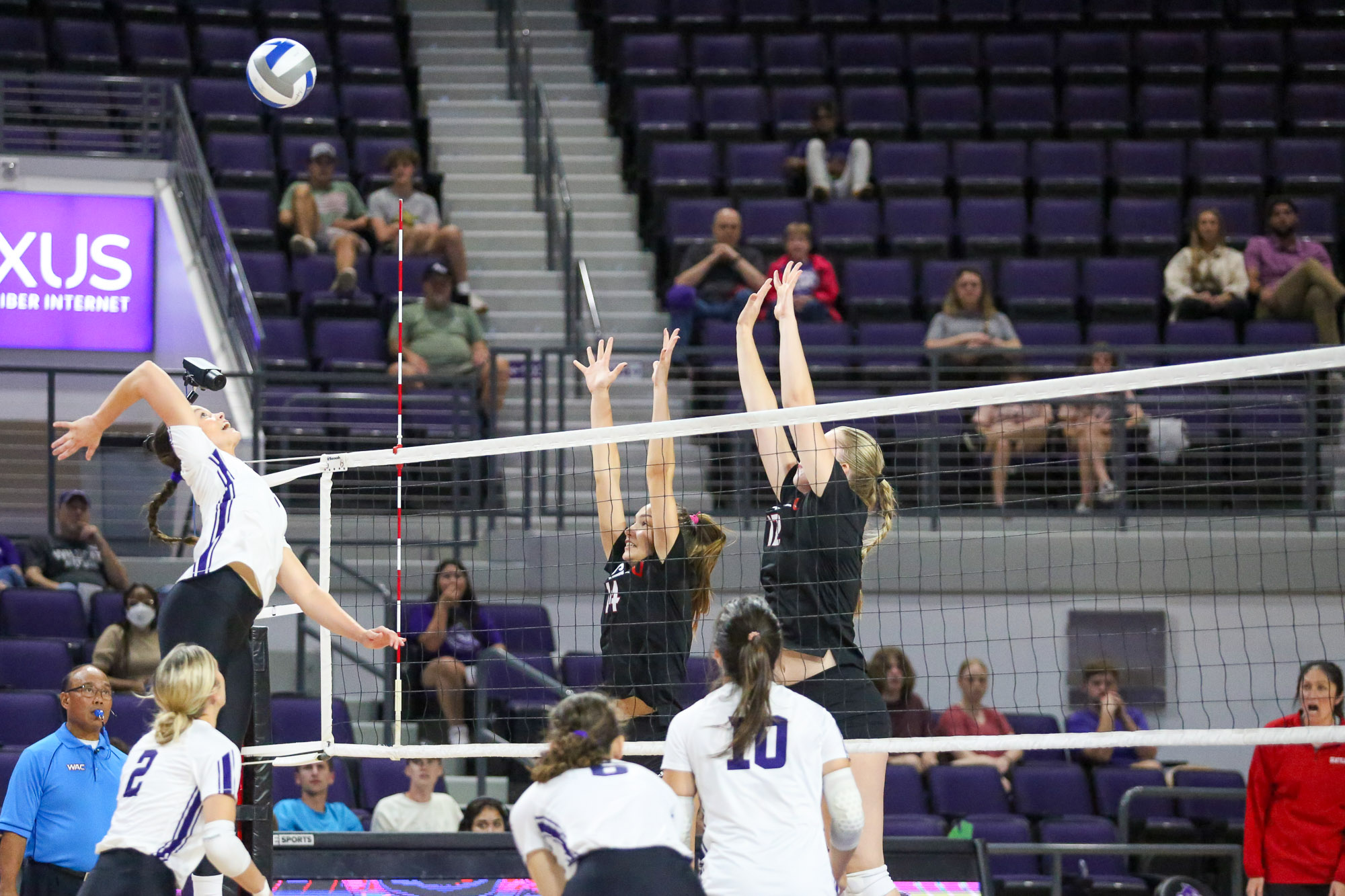 Gallery: Volleyball rises above Seattle Redhawks - The Optimist
