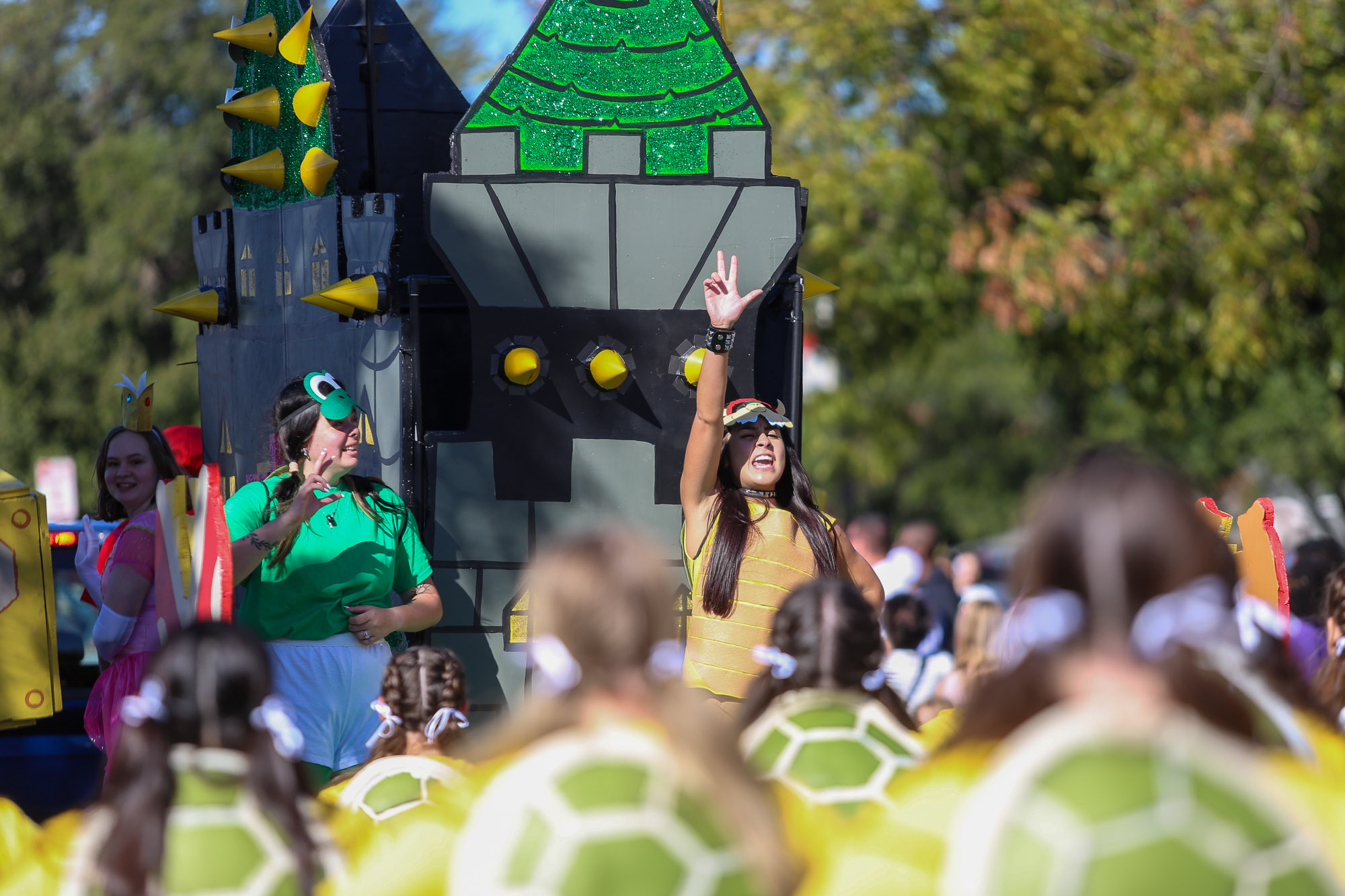 Gallery: Homecoming Parade provides a warm welcome back for alumni ...