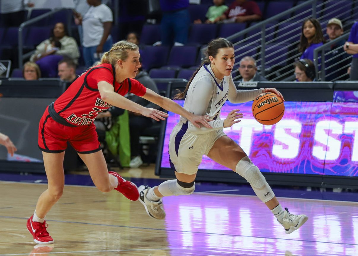 Earle continues milestone year in a 1,000-point career - The Optimist