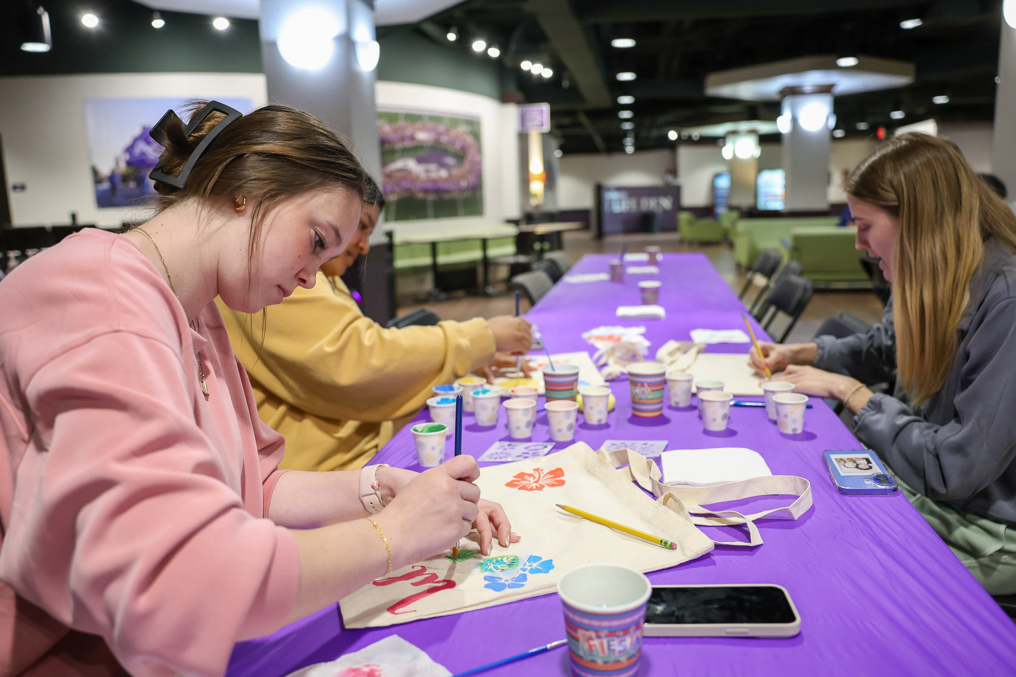 Gallery: Students unwind with paint and friends at CAB event - The Optimist