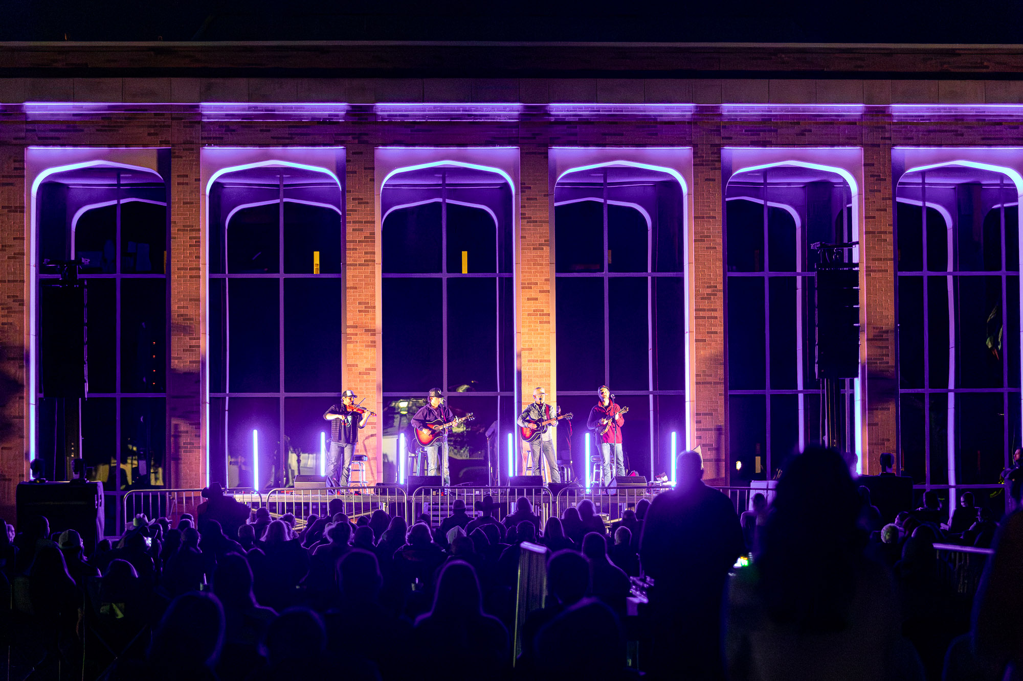 Gallery: Aaron and Jake Watson close out Homecoming 2025 with a concert ...
